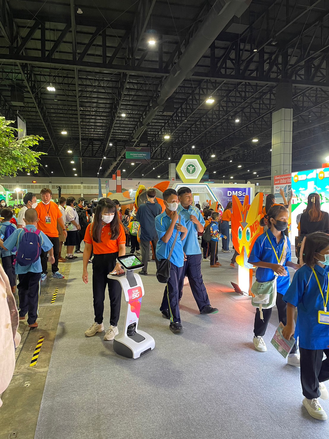 หุ่นยนต์บรรณารักษ์ มข. (Librarian Bot) ร่วมแสดงในงานเทคโนโลยีและ ...